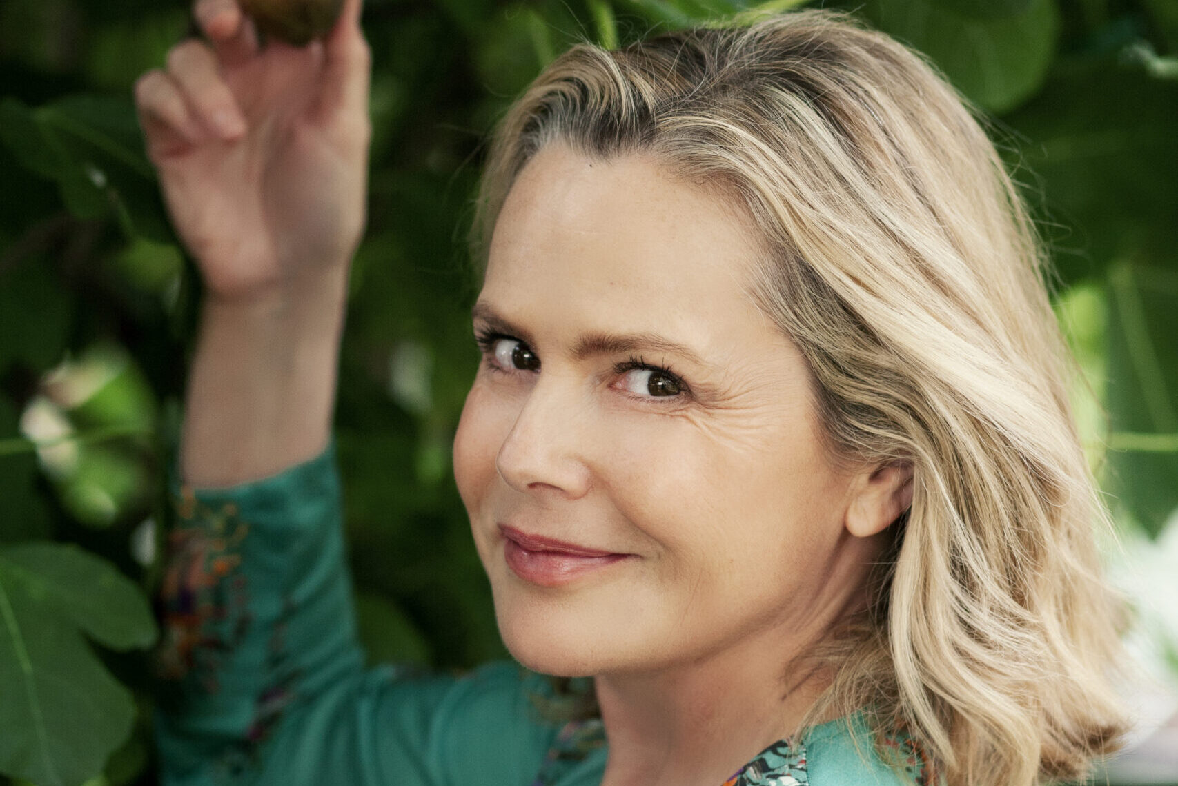 Foods To Help Your Skin Glow With Dr Thivi Maruthappu Liz Earle foods-to-help-your-skin-glow-with-dr-thivi-maruthappu-liz-earle